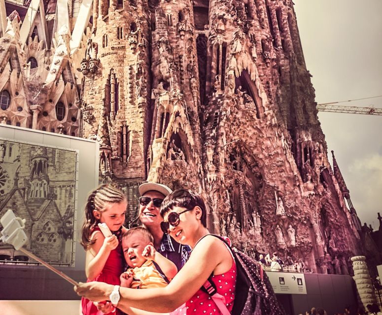 Barcelona: Gaudi Private City Tour with Sagrada Familia - Key Points