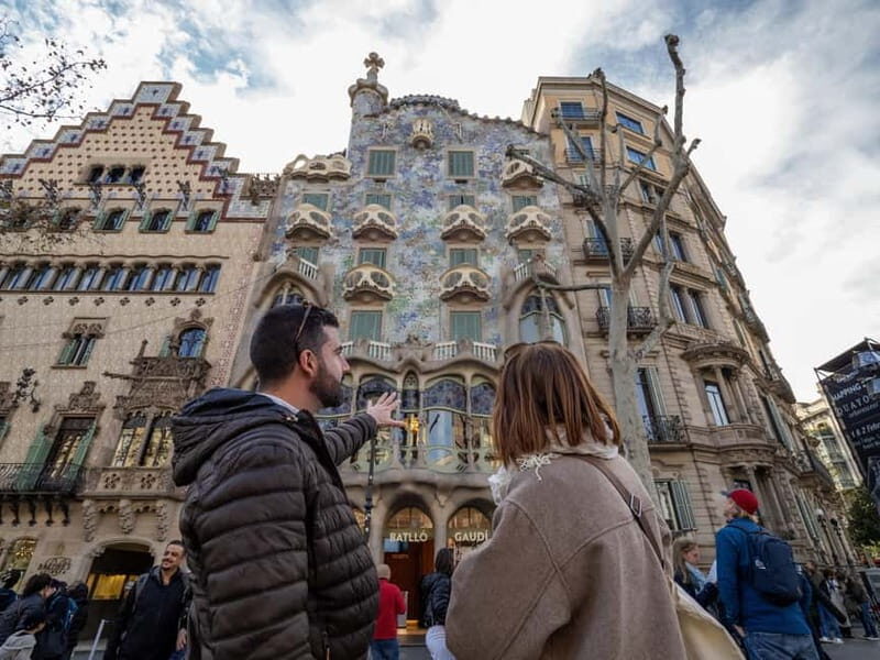 Barcelona: Gaudi Tapas & Wine Tasting Small Group Tour - Authentic Tapas in Eixample’s Vibrant Tavernas