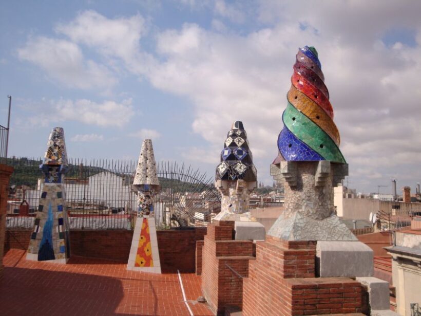 Barcelona: German City Tour from Gaudí's Perspective - The Heart of the Tour: A Walk Through Gaudí’s Artistic Evolution