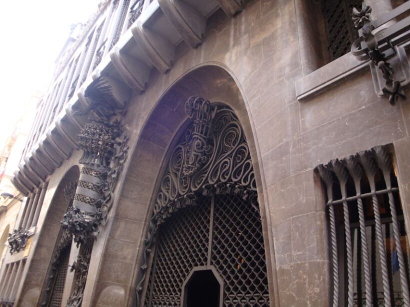 Barcelona: German City Tour from Gaudí's Perspective - FAQs