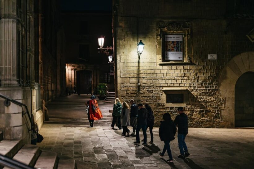 Barcelona: Gothic Quarter Ghosts and Legends Walking Tour - Exploring the Gothic Quarters Dark Side: A Ghosts and Legends Walking Tour