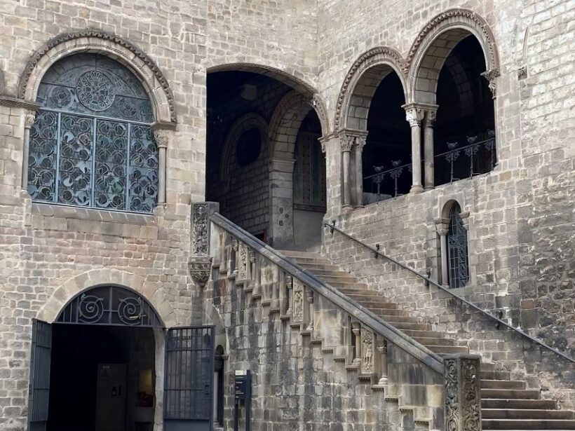 Barcelona: Gothic Quarter Group or Private Tour - Practical Considerations
