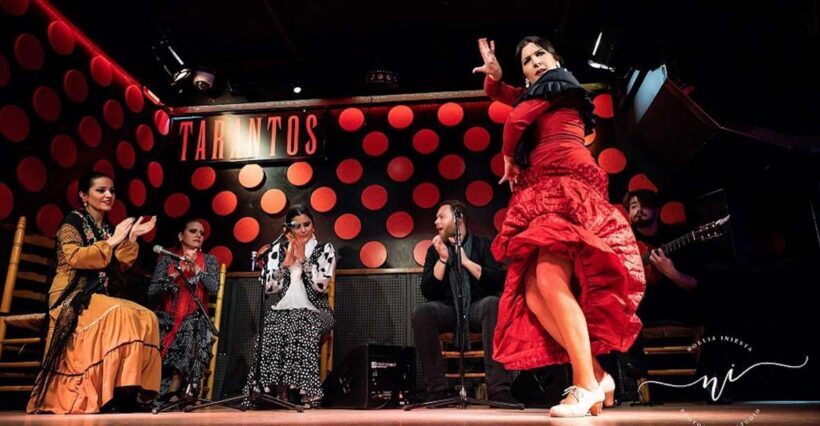 Barcelona: Gothic Quarter Guided Tour with Flamenco & Tapas - Experience Breakdown: What to Expect on This Tour