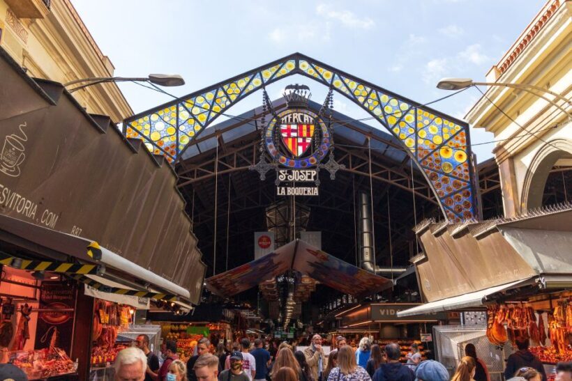 Barcelona: Gothic Quarter & La Sagrada Familia Private Tour - Key Points