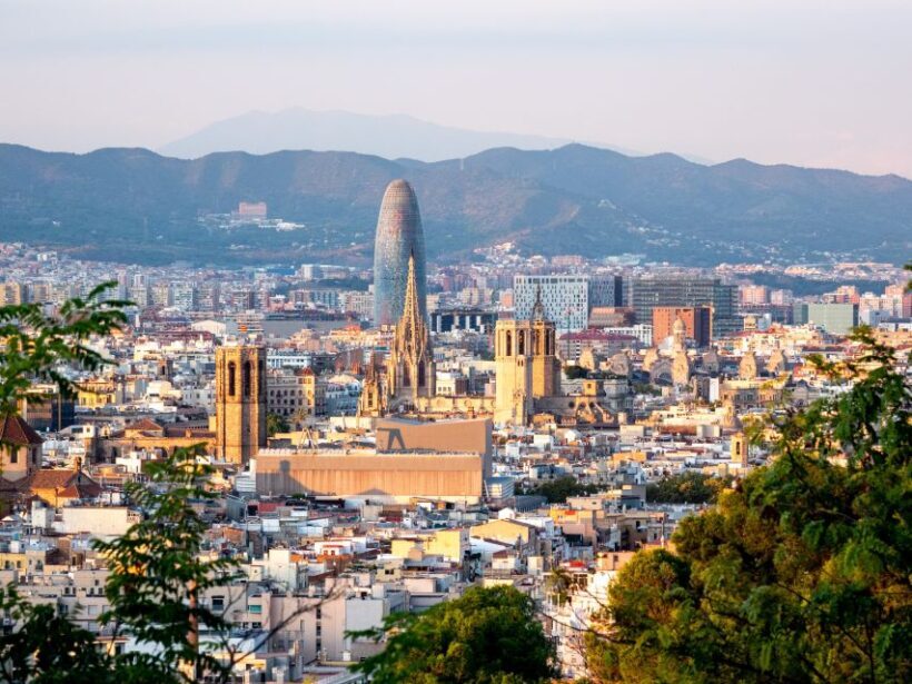 Barcelona: Gothic Quarter & La Sagrada Familia Private Tour - Who Should Consider This Tour?