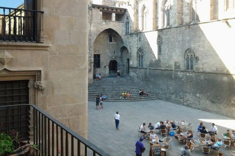 Barcelona: Gothic Quarter Legends Walking Tour with Tapas - A Closer Look at the Gothic Quarter Legends Walking Tour