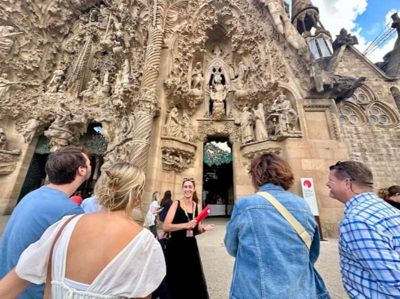 Barcelona: Gothic Quarter, Sagrada Familia & Park Güell Tour - The Green Oasis: Park Güell