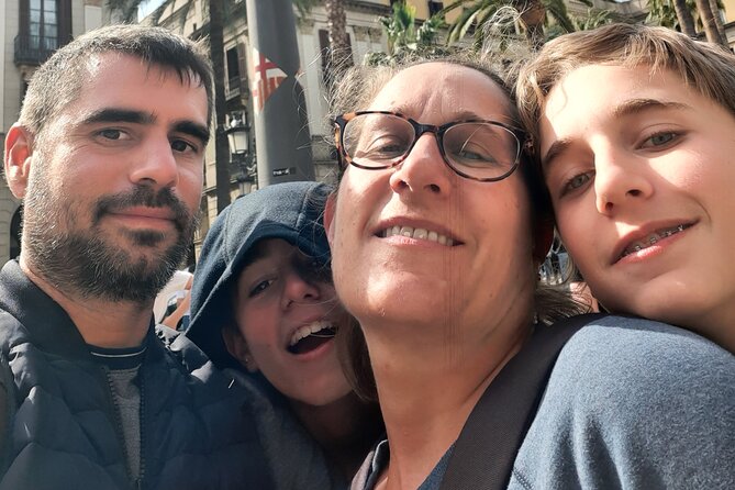 Barcelona Gothic Quarter Scavenger Hunt and City Highlights Walking Tour - Tips for Making the Most of Your Scavenger Hunt