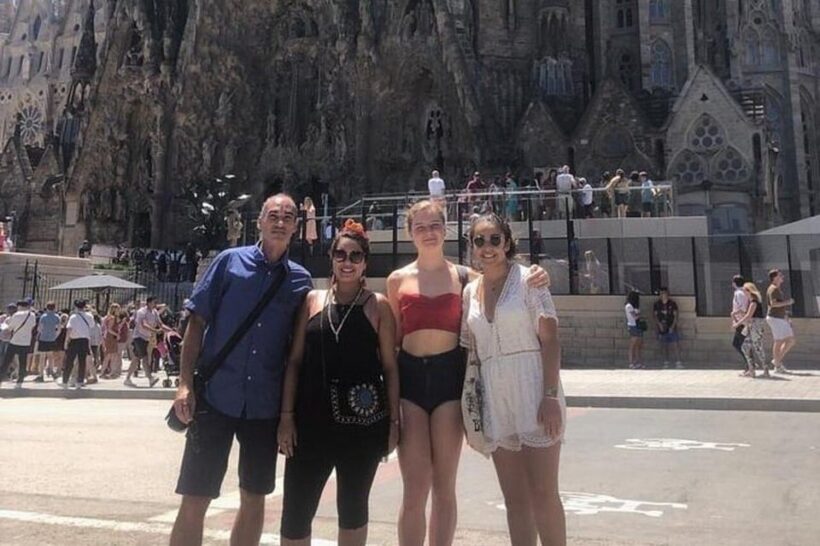 Barcelona: Gracia Walking Tour With A Guide - Key Points