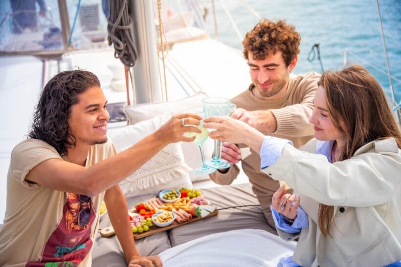 Barcelona Guided Sagrada Familia Tour & Sailing Experience - Key Points