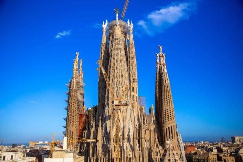 Barcelona Guided Sagrada Familia Tour & Sailing Experience - The Sagrada Familia: A Masterpiece with Priority Access