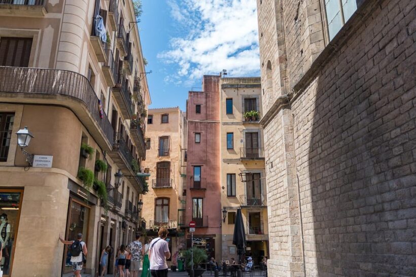 Barcelona guided tour in French - What to Expect at Each Stop