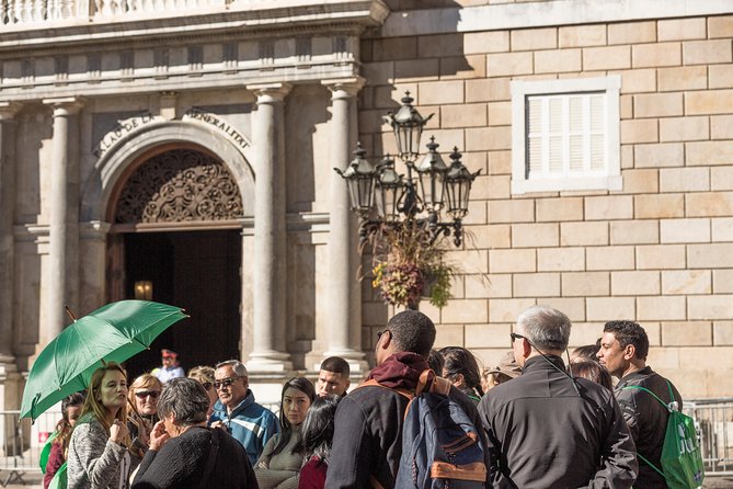 Barcelona Highlights Guided Tour With Monjuic Cable Car - Barcelonas Architectural Gems