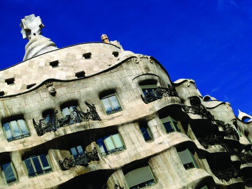 Barcelona Highlights Half Day Small Group Tour - Montjuïc Hill: Sweeping Views and Cultural Highlights