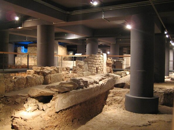 Barcelona Highlights & Hidden Gems: Private Tour With a Local - Explore Vibrant Neighborhoods and Local Hotspots