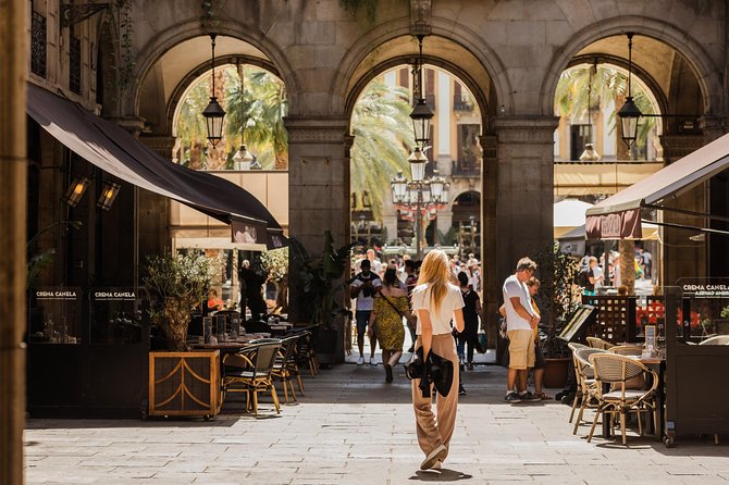 Barcelona Highlights & Hidden Gems: Private Tour With a Local - Accessibility and Meeting Details