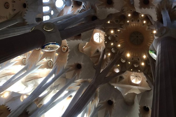 Barcelona: Highlights of Sagrada Familia Max 6 People Guided Tour - Skip-the-Line Access to Sagrada Familia