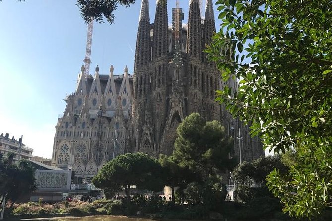 Barcelona: Highlights of Sagrada Familia Max 6 People Guided Tour - Tour Pricing and Traveler Recommendations