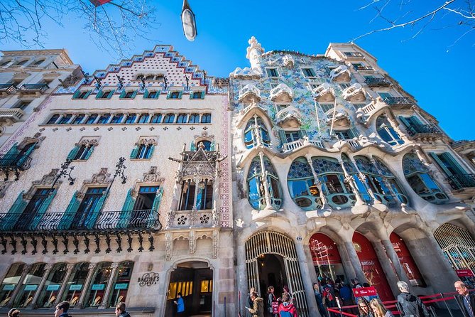 Barcelona Highlights Private Tour With Driver and Official Guide - Booking Information