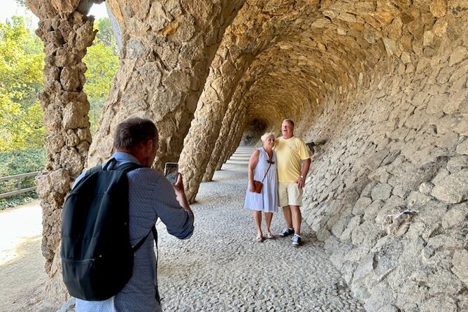 Barcelona in a Day Tour: Sagrada Familia, Park Guell and Old Town - Included and Excluded Experiences