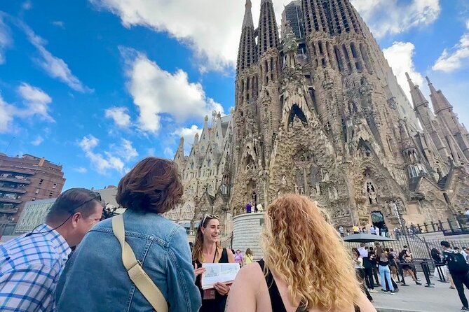 Barcelona in a Day Tour: Sagrada Familia, Park Guell and Old Town - Preparing for the Tour