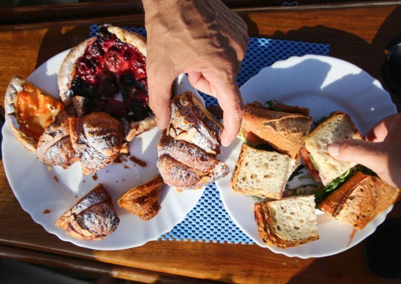 Barcelona: Light Brunch Sailing Experience with Drinks - What Makes It Special