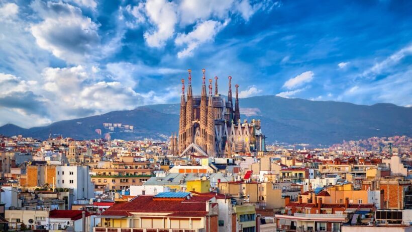 Barcelona: Modernism Gaudi Architectural Walking Tour - Exploring Gaudí’s Architectural Genius