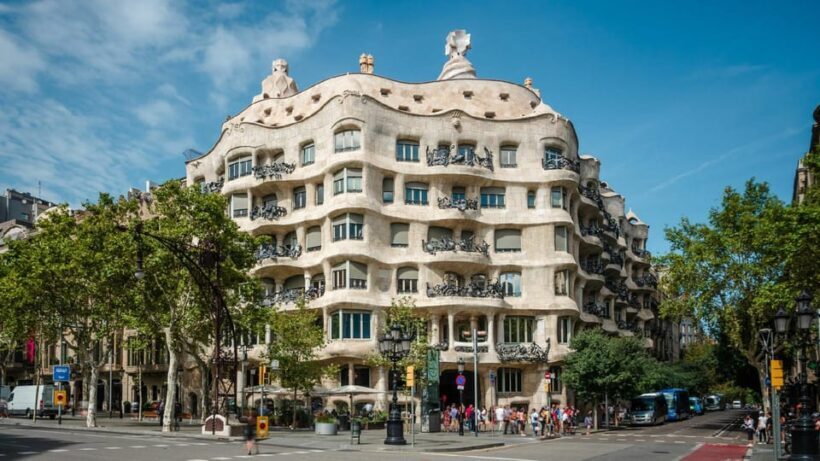 Barcelona: Modernism Gaudi Architectural Walking Tour - Analyzing the Value