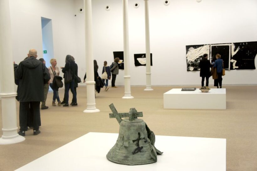 Barcelona: Museu Tàpies Entrance and Exhibitions - Key Points