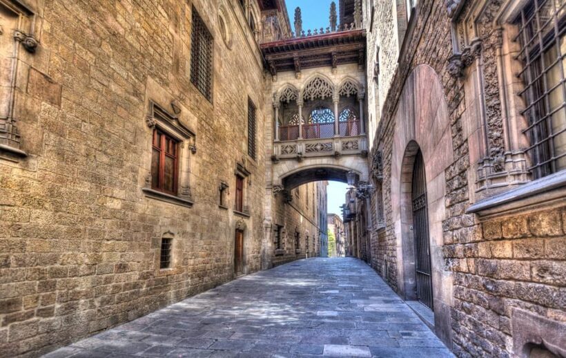 Barcelona Old Town and Gothic Quarter Walking Tour - Key Points