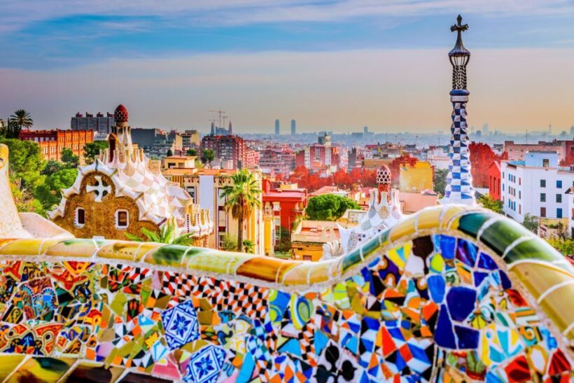 Barcelona Old Town and Top Attractions Private Car Tour - Gaudí’s Masterpieces: Sagrada Familia and Park Güell