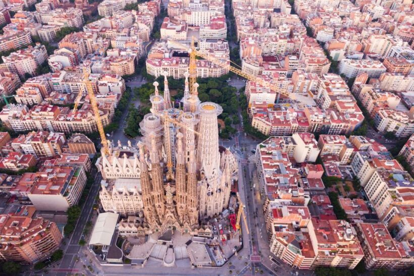 Barcelona Old Town and Top Attractions Private Car Tour - The Gothic and Roman Heritage