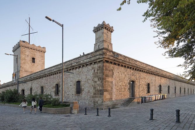 Barcelona: Old Town, Montjuic Castle, Cable Car Small Group Tour - The Sum Up