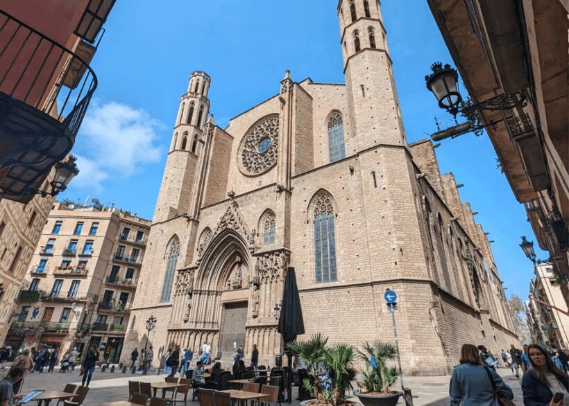 Barcelona: Old Town Private Walking Tour of Past and Present - The Itinerary in Detail