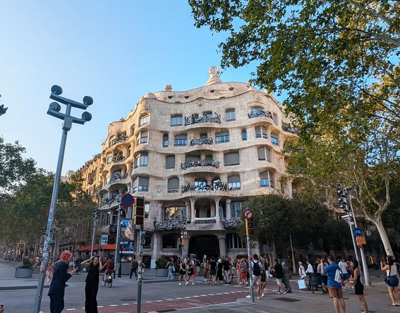 Barcelona: Old Town Private Walking Tour of Past and Present - Final Thoughts on Value and Suitability