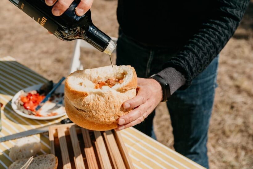 Barcelona: Olive Oil Tasting with Tapas and Cava - Key Points