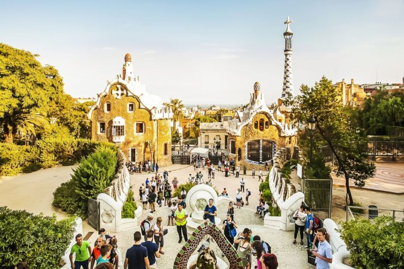 Barcelona: Park Güell Admission Ticket - Navigating the Park: Getting There and Inside