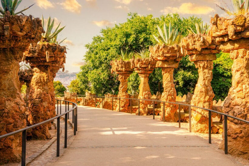 Barcelona: Park Güell Guided Tour with Fast-Track Ticket - Authentic Experiences and What Travelers Say