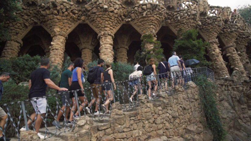 Barcelona: Park Guell Guided Tour with Skip The Line Entry - The Heart of the Tour: A Walk Through Gaudí’s Masterpiece