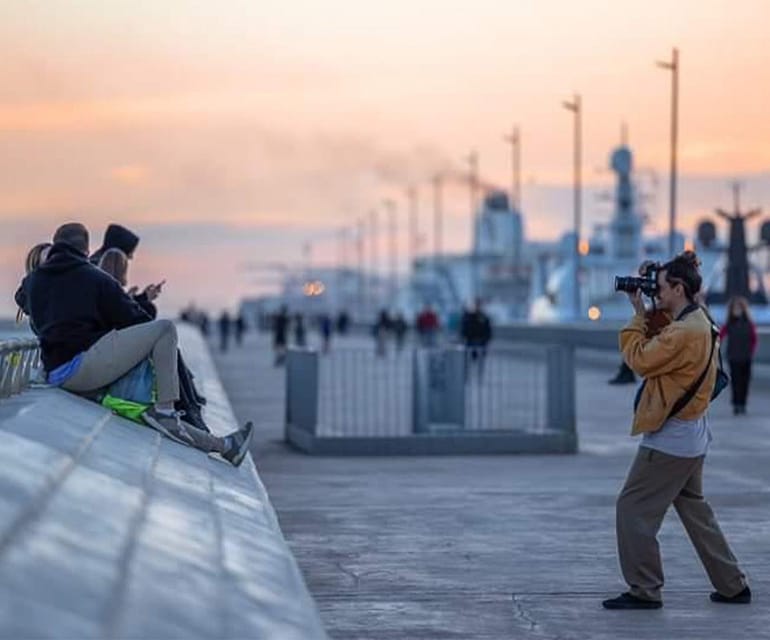 Barcelona: Photographic Madness at Barceloneta Beach - Key Points