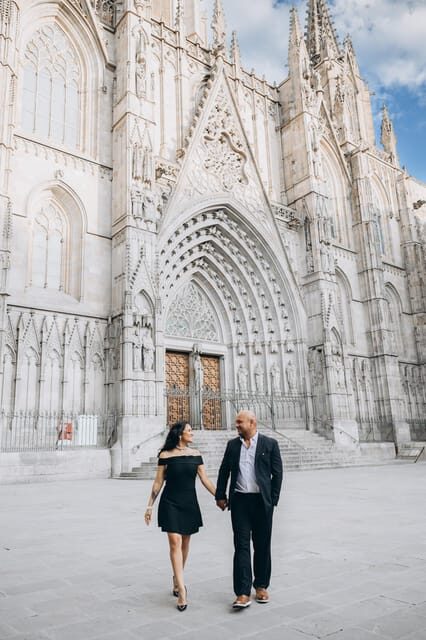 Barcelona: Photoshoot Tour Old Town, Gothic Quarter - The Experience’s Pros and Cons