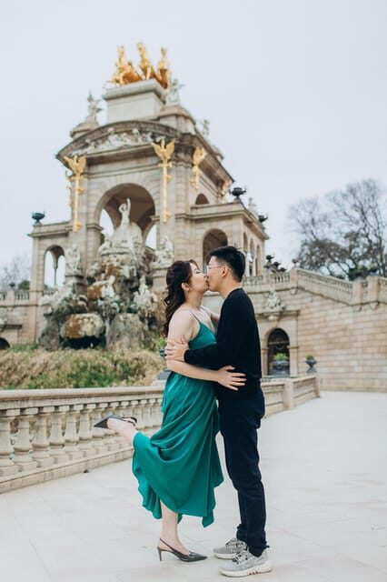 Barcelona: Photoshoot Tour Old Town, Gothic Quarter - The Sum Up