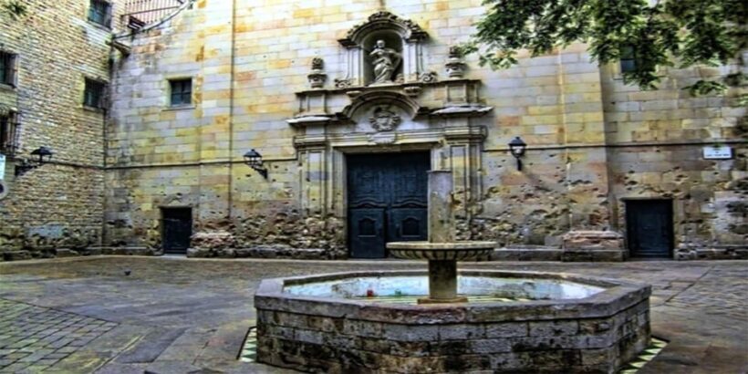 Barcelona: Private Gothic Quarter Tour with Flamenco Show - Key Points