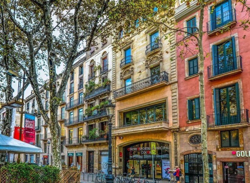 Barcelona Private Guided Walking Tour - Key Points