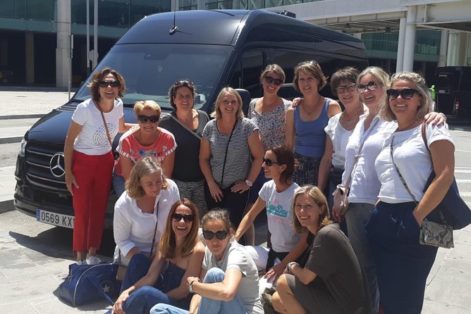 Barcelona Private Half-Day Sightseeing Tour in With Hotel Pick-Up - Key Points