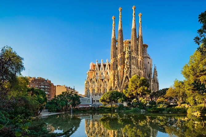Barcelona Private Half-Day Sightseeing Tour in With Hotel Pick-Up - Customizable Itinerary