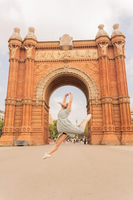 Barcelona: Private Photoshoot at Arc de Triomf - The Sum Up