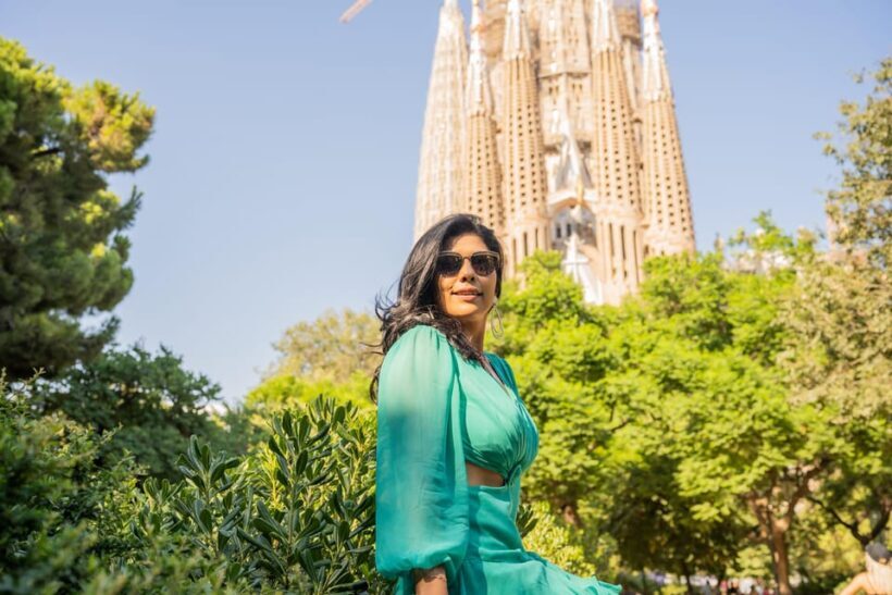 Barcelona: Private Photoshoot at Sagrada Familia - The Experience Provider: Pickapictour