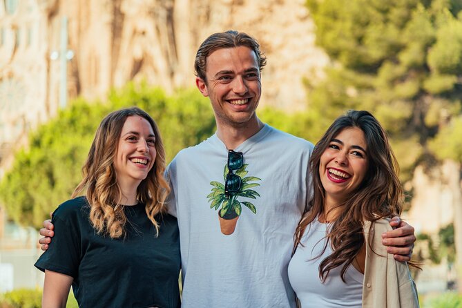 Barcelona : Private Photoshoot Outside Sagrada Familia - Exploring the Architectural Wonders of Sagrada Familia