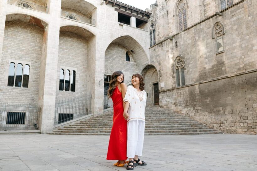 Barcelona: Private Photoshoot with a Professional - Accessibility and Logistics